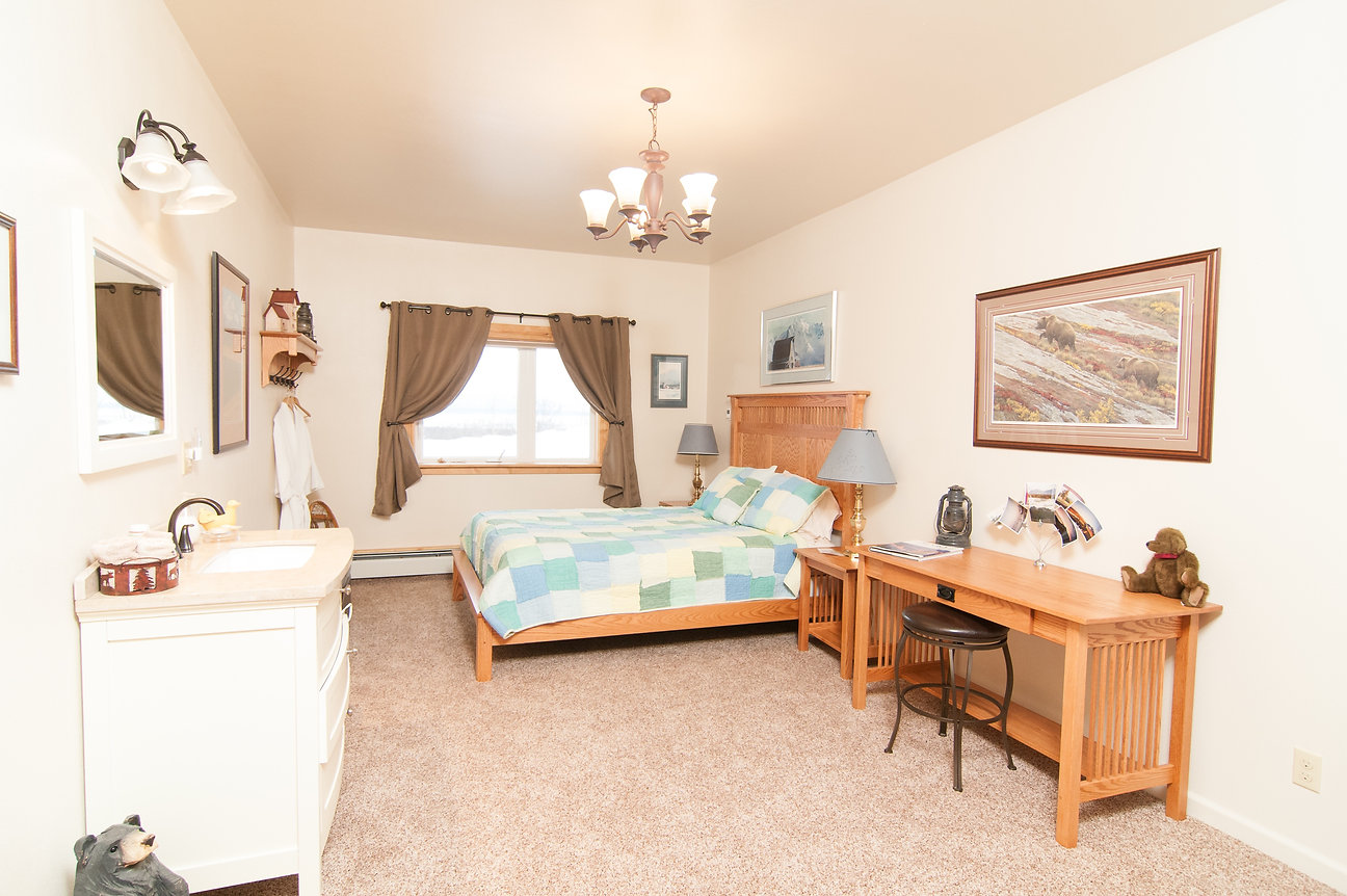 Pioneer Room: A Tribute to Alaska's 1935 Homesteaders | $164/Night